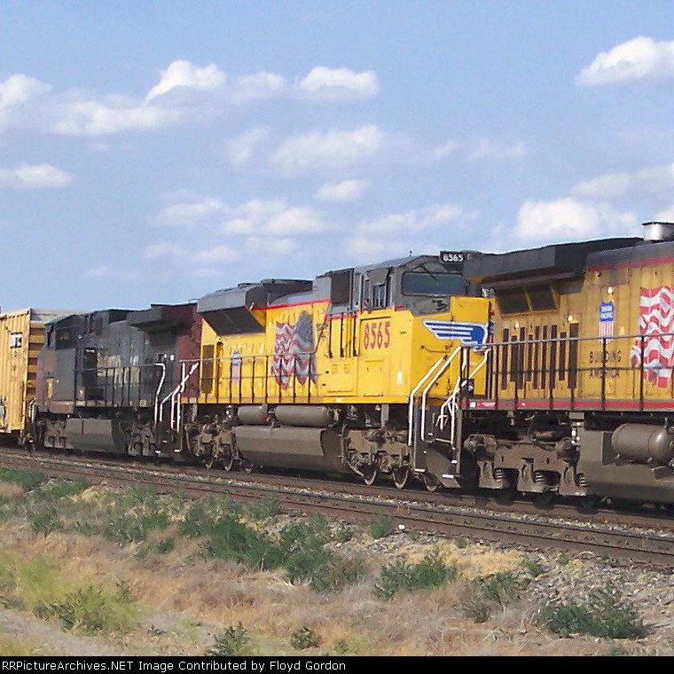 UP 8565 sandwiched between two GE's